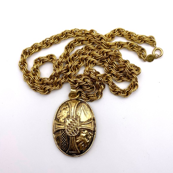 NYC Accessocraft | Jewelry | Vintage Nyc Accessocraft Large Gold Tone ...